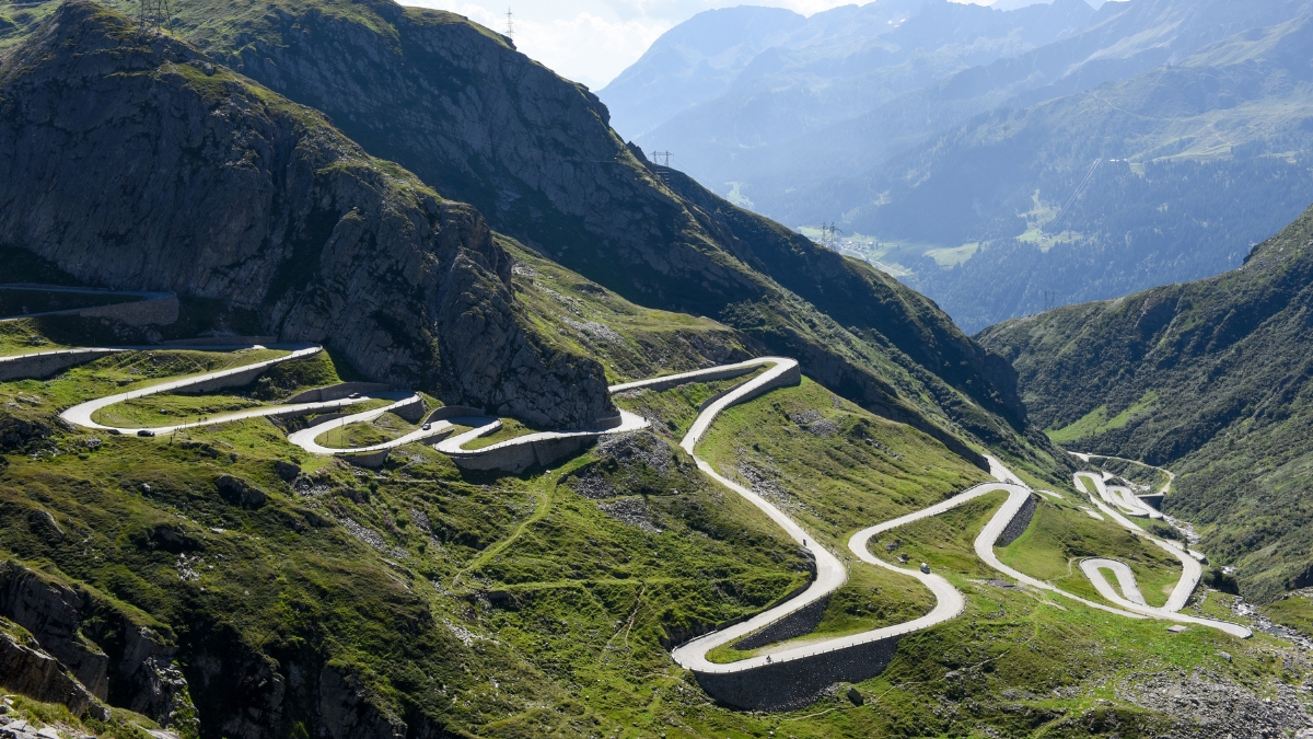 Swiss Mountain Passes: Scenic Summer Road Trips